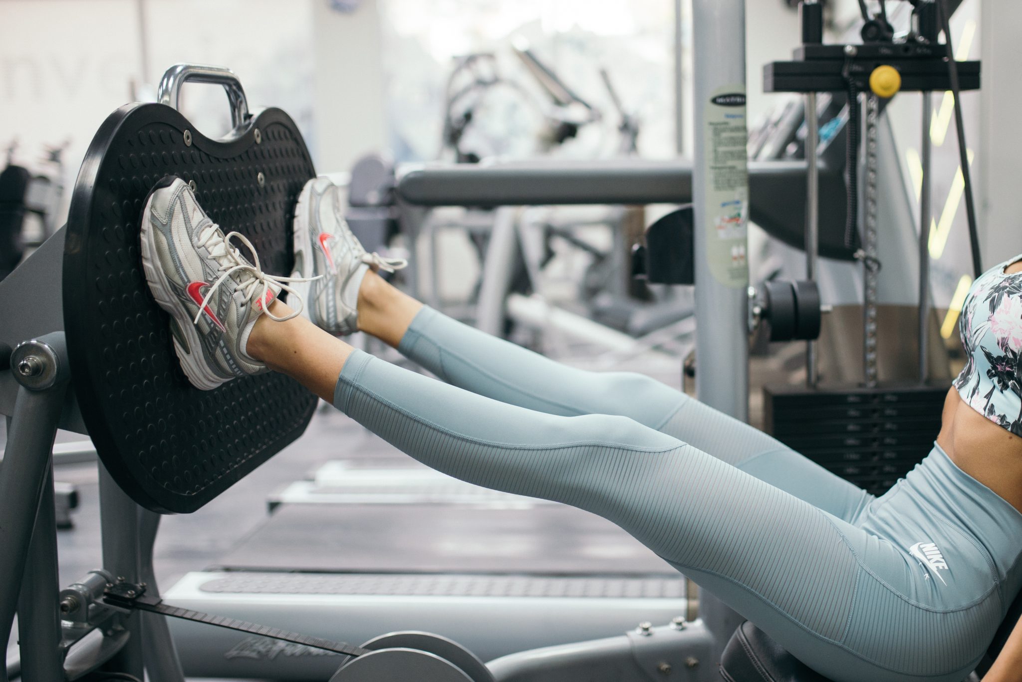 ⚛ 3 exercices pratiques pour les jambes en remplacement du squat avec ...